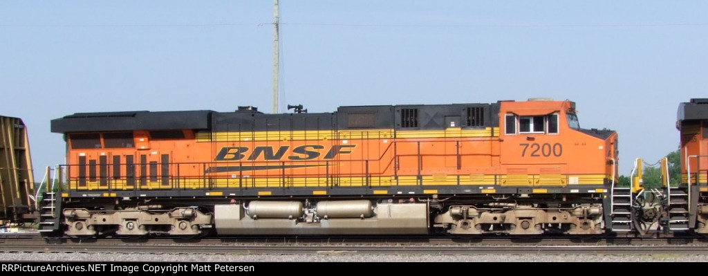 BNSF 7200